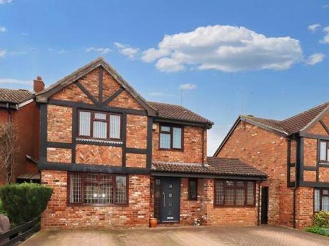4 Bedroom Detached House For Sale In Luton, Bedfordshire