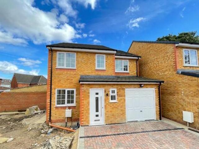 4 Bedroom Detached House For Sale In Luton, Bedfordshire