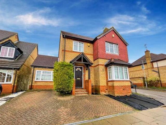 4 Bedroom Detached House For Sale In Luton, Bedfordshire