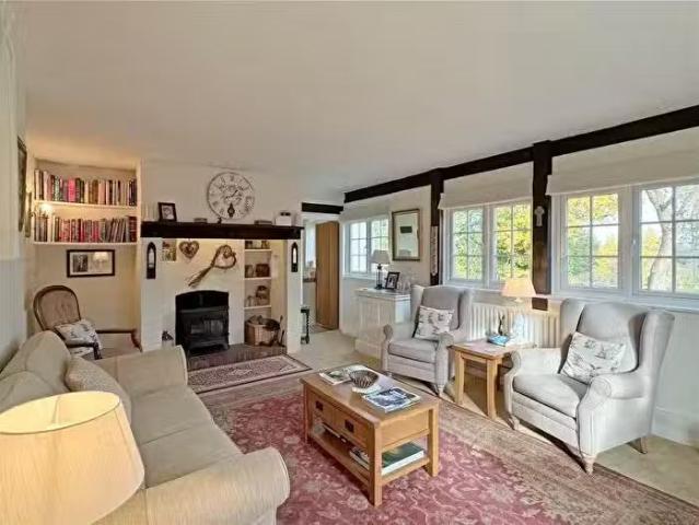 4 Bedroom Detached House For Sale In Lurgashall, West Susinter.