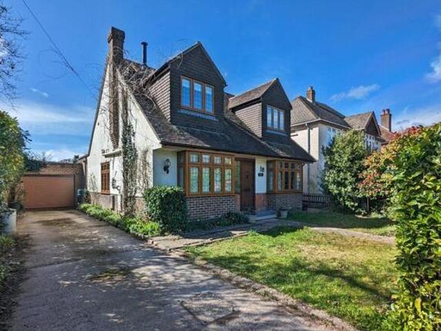 4 Bedroom Detached House For Sale In Lymington, Hampshire
