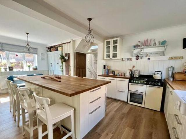 4 Bedroom Detached House For Sale In Lymington