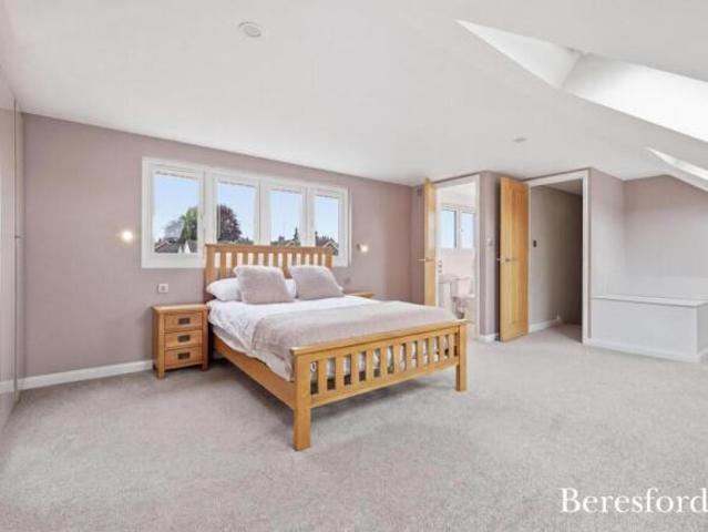 4 bedroom detached house for sale in Lyndhurst Way, Hutton, CM13