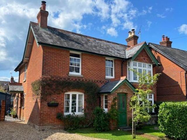 4 Bedroom Detached House For Sale In Lyndhurst