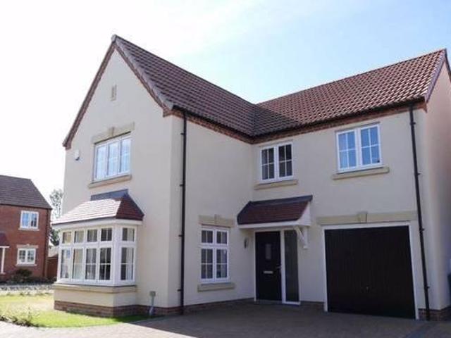 4 bedroom detached house for sale in Lyon Avenue Market Weighton YO43