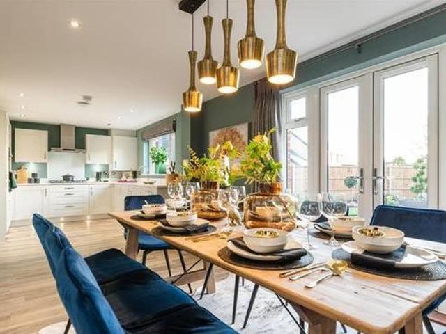 4 bedroom detached house for sale in Mount Owen Road Bampton OX18 2AY OX18