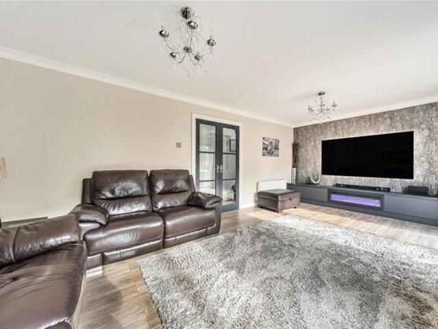 4 bedroom detached house for sale in Mount Pleasant, Biggin Hill, Westerham, Kent, TN16