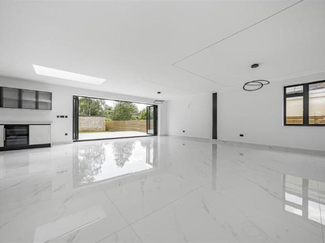 4 bedroom detached house for sale in Mount Pleasant Lane, Bricket Wood, AL2