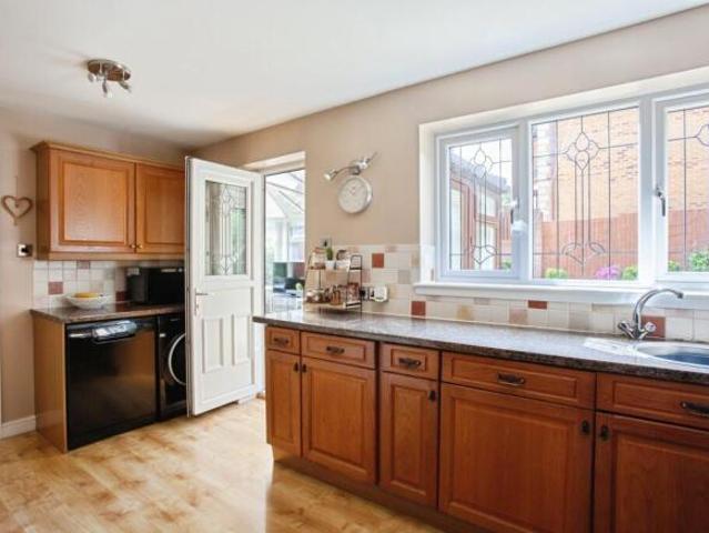 4 bedroom detached house for sale in Mount Road, Sheffield, S35
