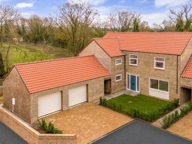 4 Bedroom Detached House For Sale In Monks Court