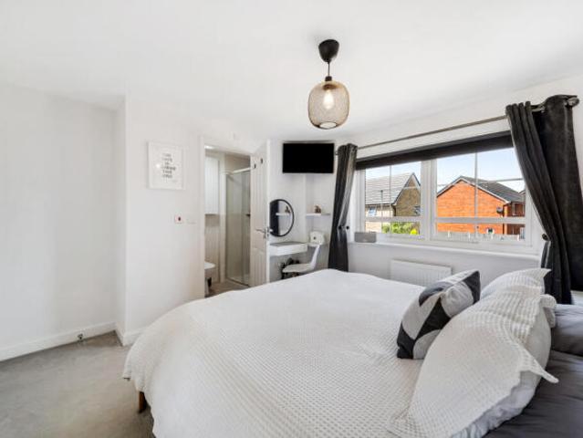 4 bedroom detached house for sale in Moor Park Way, Stretton Warrington, WA4