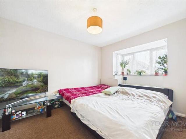 4 bedroom detached house for sale in Mortimer Close, Buckingham Fields, Northampton, NN4