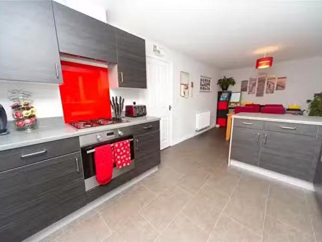 4 Bedroom Detached House For Sale In Mortimer Avenue, Old St..