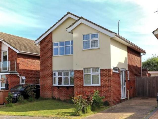 4 bedroom detached house for sale in Mayne Crest, Springfield, Chelmsford, CM1