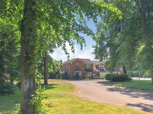 4 bedroom detached house for sale in Madison Drive Bawtry Doncaster DN10