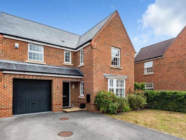 4 bedroom detached house for sale in Magnolia Walk Romsey SO51