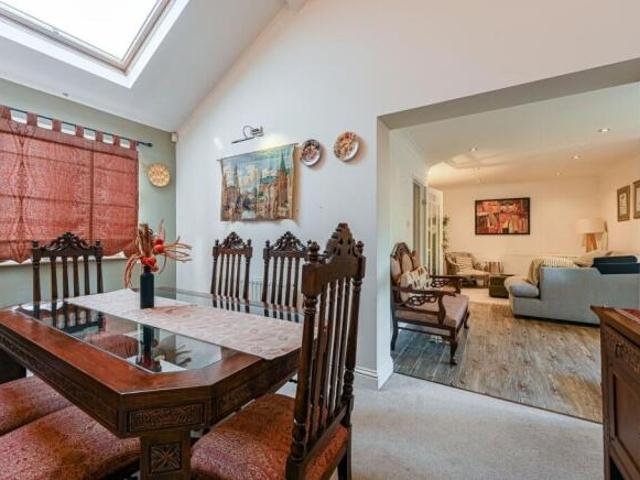 4 bedroom detached house for sale in Magpie Hall Lane, Bromley, BR2