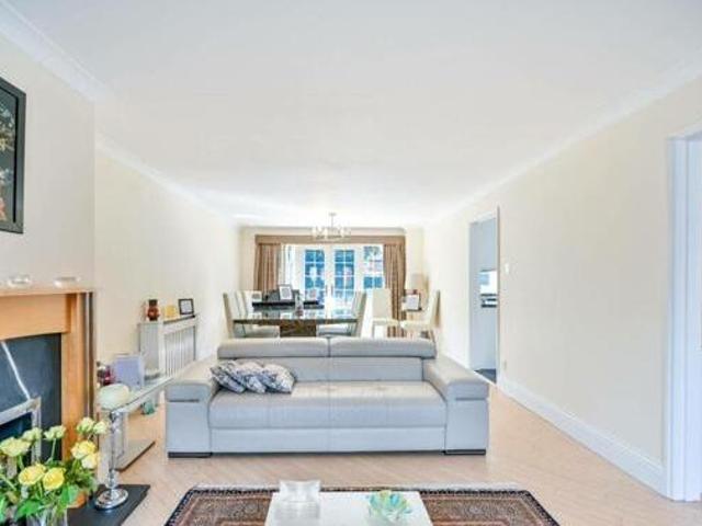 4 Bedroom Detached House For Sale In Maidenhead