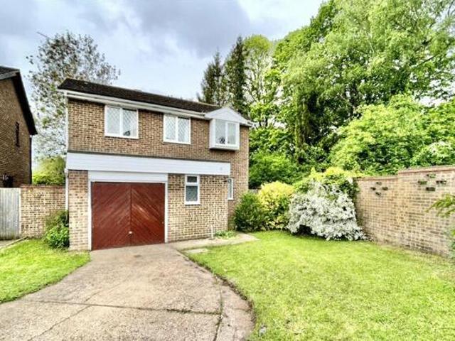 4 Bedroom Detached House For Sale In Maidenhead, Berkshire