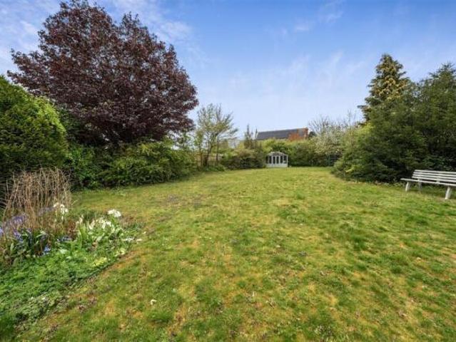 4 bedroom detached house for sale in Main Road, Biddenham, MK40