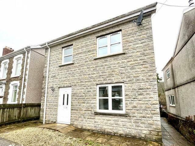 4 bedroom detached house for sale in Main Road Crynant Neath SA10 8NT SA10