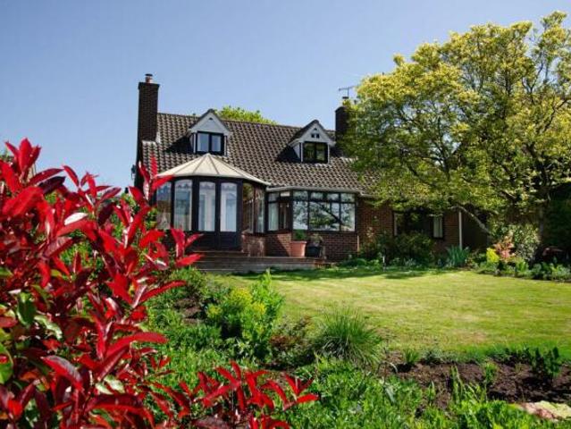 4 bedroom detached house for sale in Main Road, Hallow, WR2
