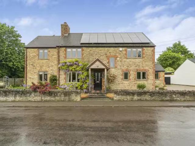 4 bedroom detached house for sale in Main Street, Bicester, OX27