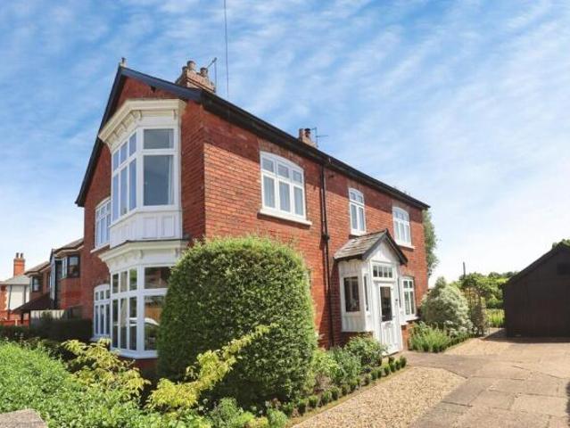 4 bedroom detached house for sale in Mainwaring Road, Lincoln, LN2