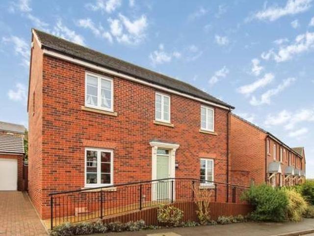 4 bedroom detached house for sale in Mallow Way Bingham NG13 NG13