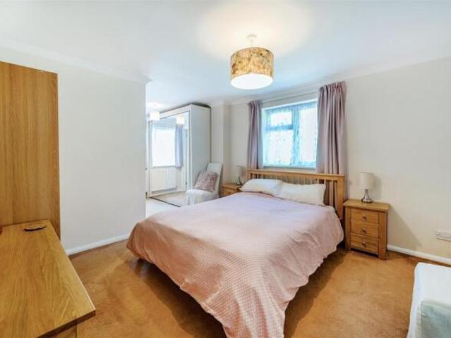 4 bedroom detached house for sale in Mallard Hill, Bedford, MK41