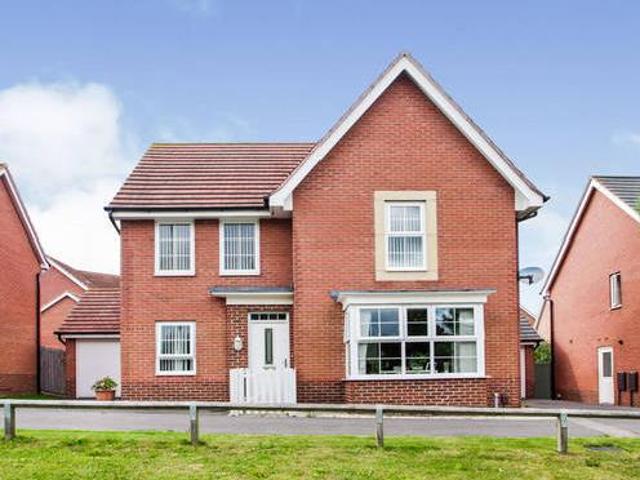 4 bedroom detached house for sale in Mandarin Close Mansfield Forest Town NG19