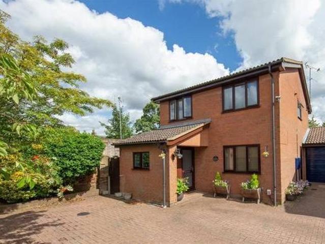 4 bedroom detached house for sale in Mander Close Toddington LU5