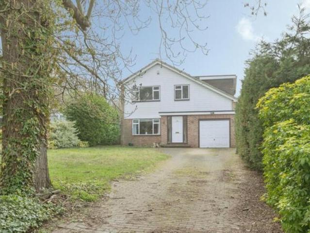 4 bedroom detached house for sale in Manor Drive, Hartley, Longfield, Kent, DA3