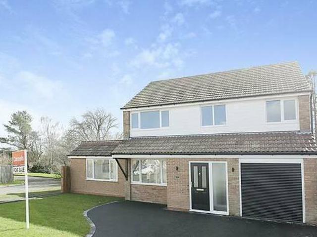 4 bedroom detached house for sale in Manor Lane Ettington StratfordUponAvon CV37