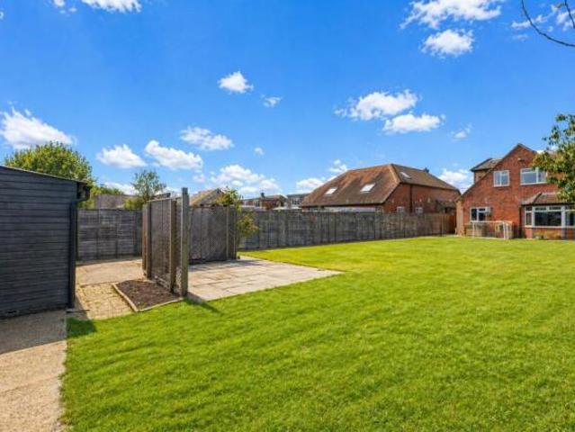 4 bedroom detached house for sale in Manor Road, Caddington, Luton, Bedfordshire, LU1