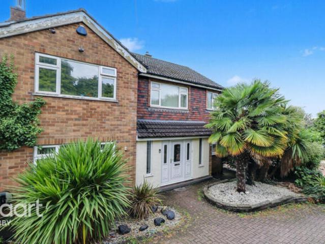 4 bedroom detached house for sale in Manor Road, Derby, DE23