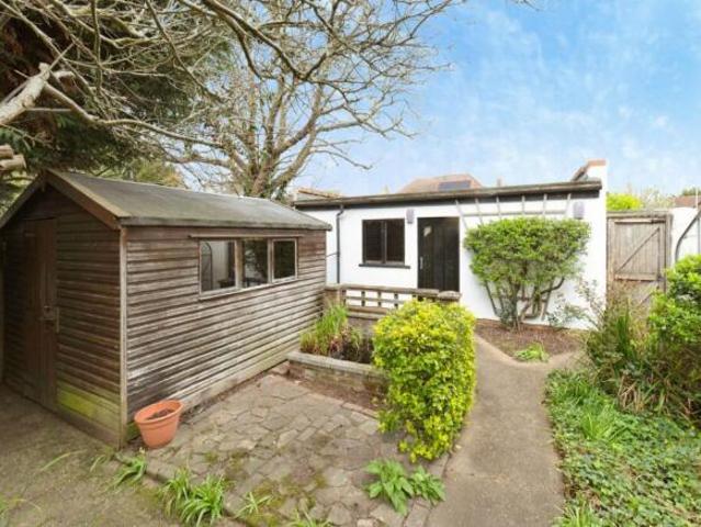 4 bedroom detached house for sale in Manor Way, Worcester Park, KT4
