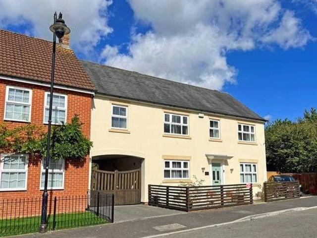 4 bedroom detached house for sale in Manning Road Cotford St Luke TA4