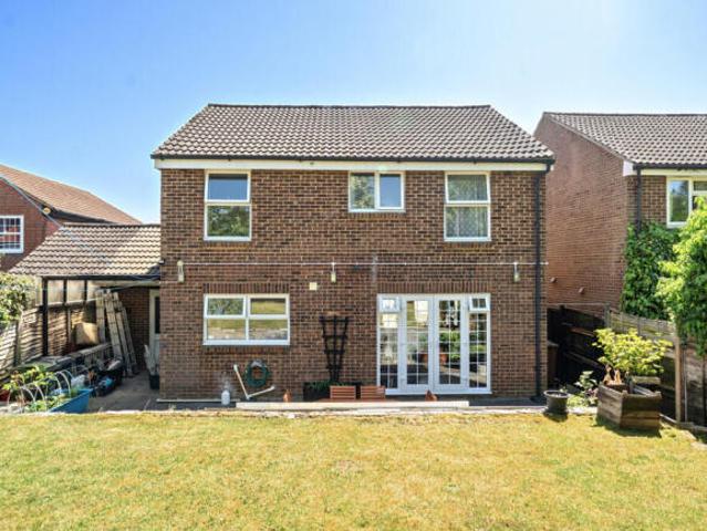 4 bedroom detached house for sale in Manston Road, Guildford, Surrey, GU4
