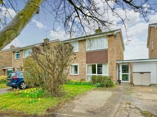 4 bedroom detached house for sale in Maple Gardens Riseley Bedford MK44