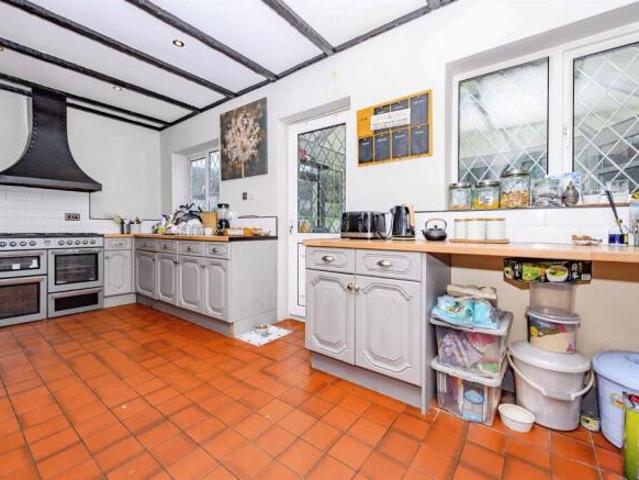 4 bedroom detached house for sale in Marston Gardens, Luton, LU2