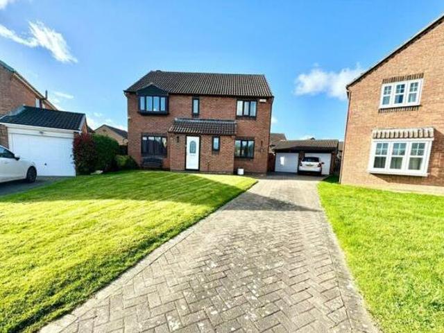 4 Bedroom Detached House For Sale In Marton in cleveland