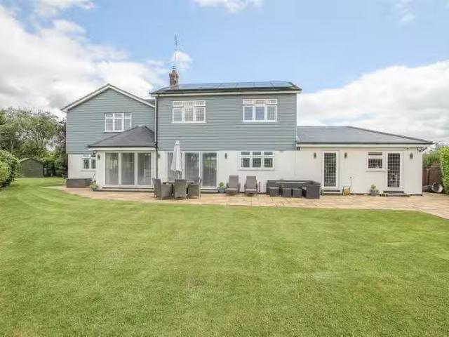 4 bedroom detached house for sale in Meadow Rise, Blackmore, CM4