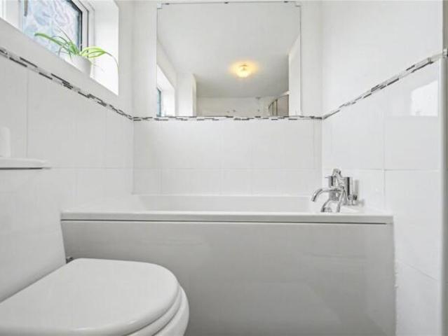 4 bedroom detached house for sale in Meadow Road, Worcester, Worcestershire, WR3