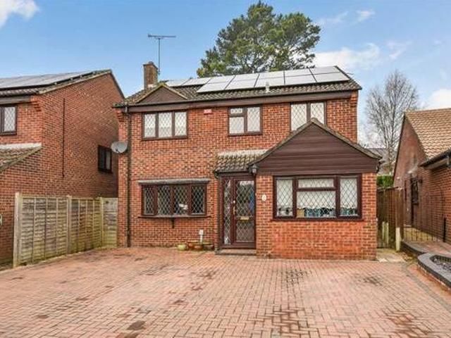4 bedroom detached house for sale in Meadow View Whitchurch RG28