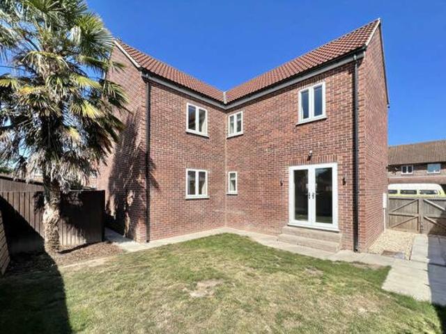 4 bedroom detached house for sale in Meadowfield Bubwith YO8