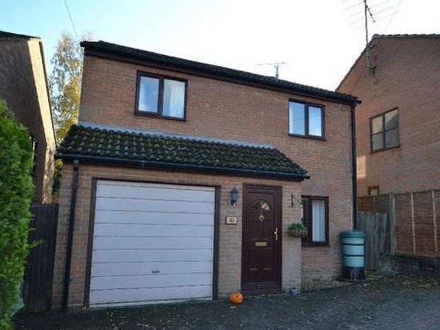 4 bedroom detached house for sale in Melrose Close Bordon Hampshire GU35