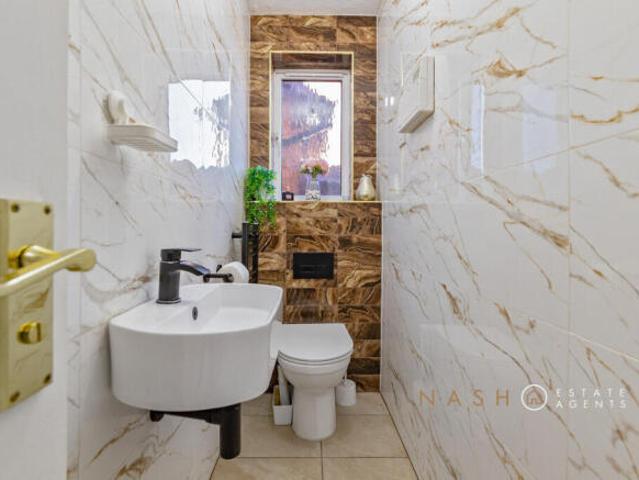 4 bedroom detached house for sale in Melrose Drive, Elstow, MK42
