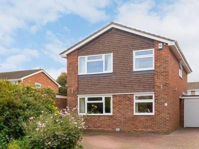 4 bedroom detached house for sale in Membury Way Grove OX12