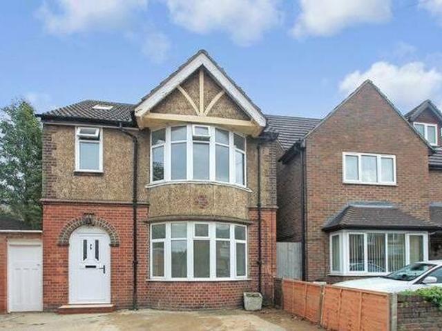4 bedroom detached house for sale in Memorial Road Luton LU3